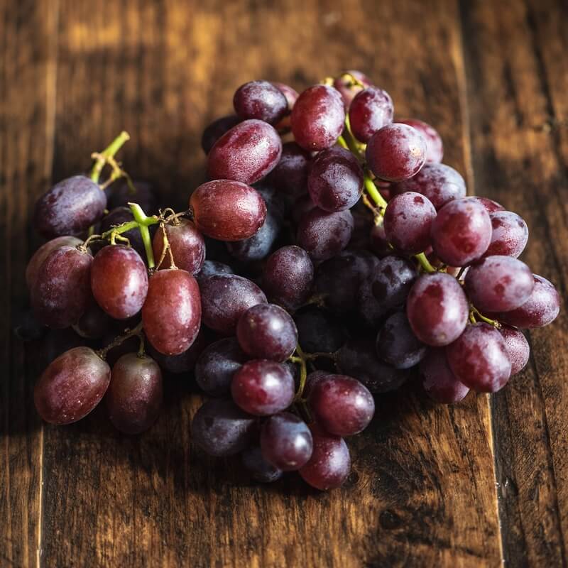 Organic Red seedless grapes 350g / Riverford