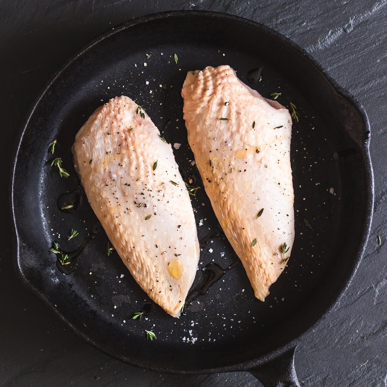 Organic Chicken breast fillets - skin on 370g / Riverford