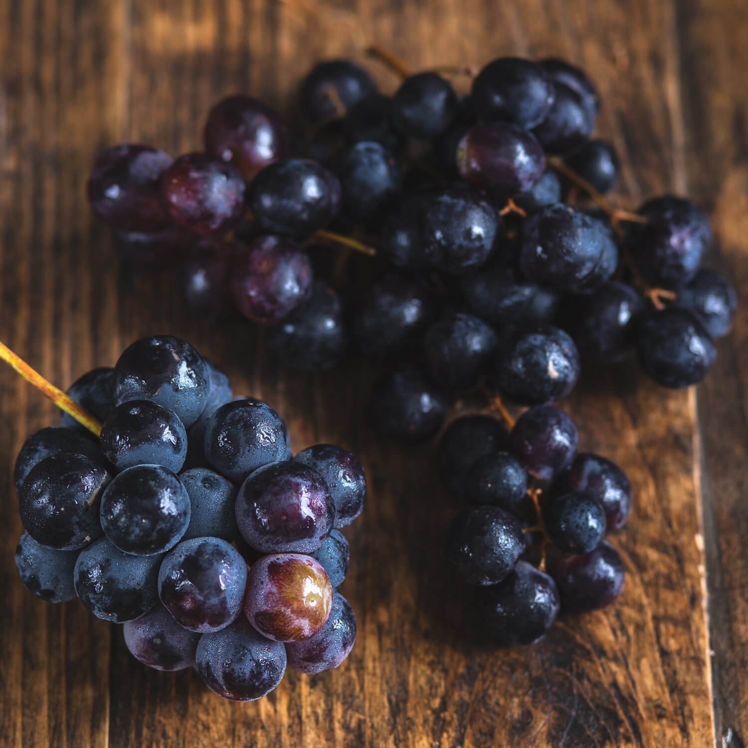 Organic Black seedless grapes 350g / Riverford