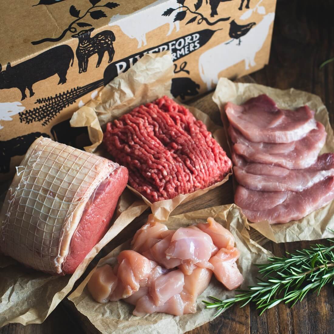 Organic Large everyday meat box / Riverford