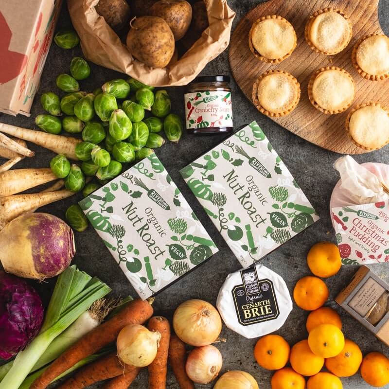 Vegetarian Christmas dinner box with nut roast / Riverford