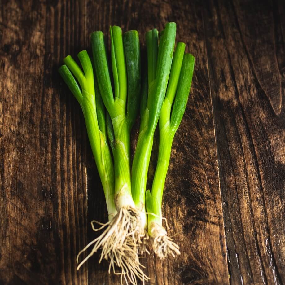 Organic Spring onions 125g / Riverford