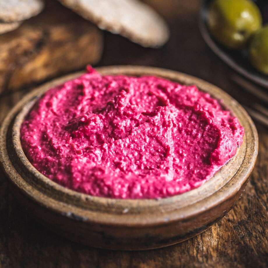 Organic Beetroot hummus 180g / Riverford