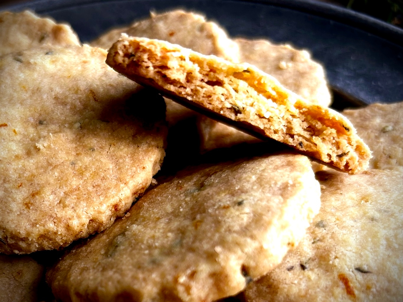 Organic Almond and orange shortbread 140g / Riverford
