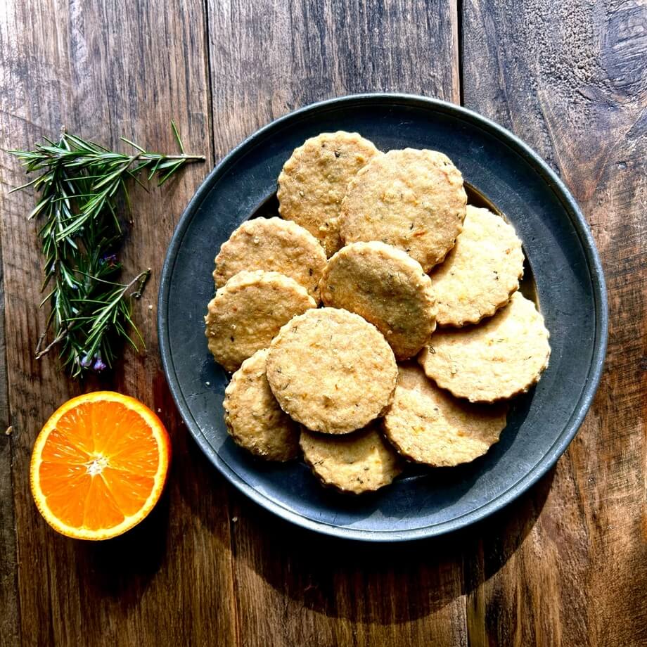 Organic Almond and orange shortbread 140g / Riverford