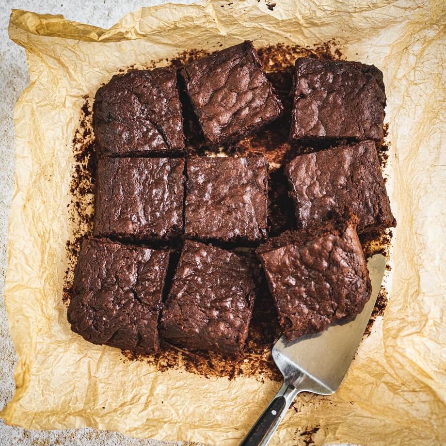 Organic Chocolate & beetroot brownies kit / Riverford