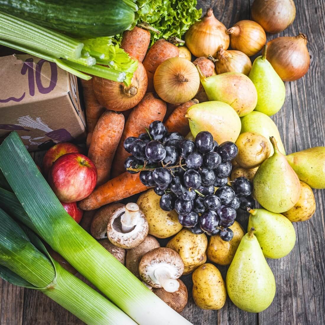 Organic Seasonal organic fruit & veg box – large / Riverford