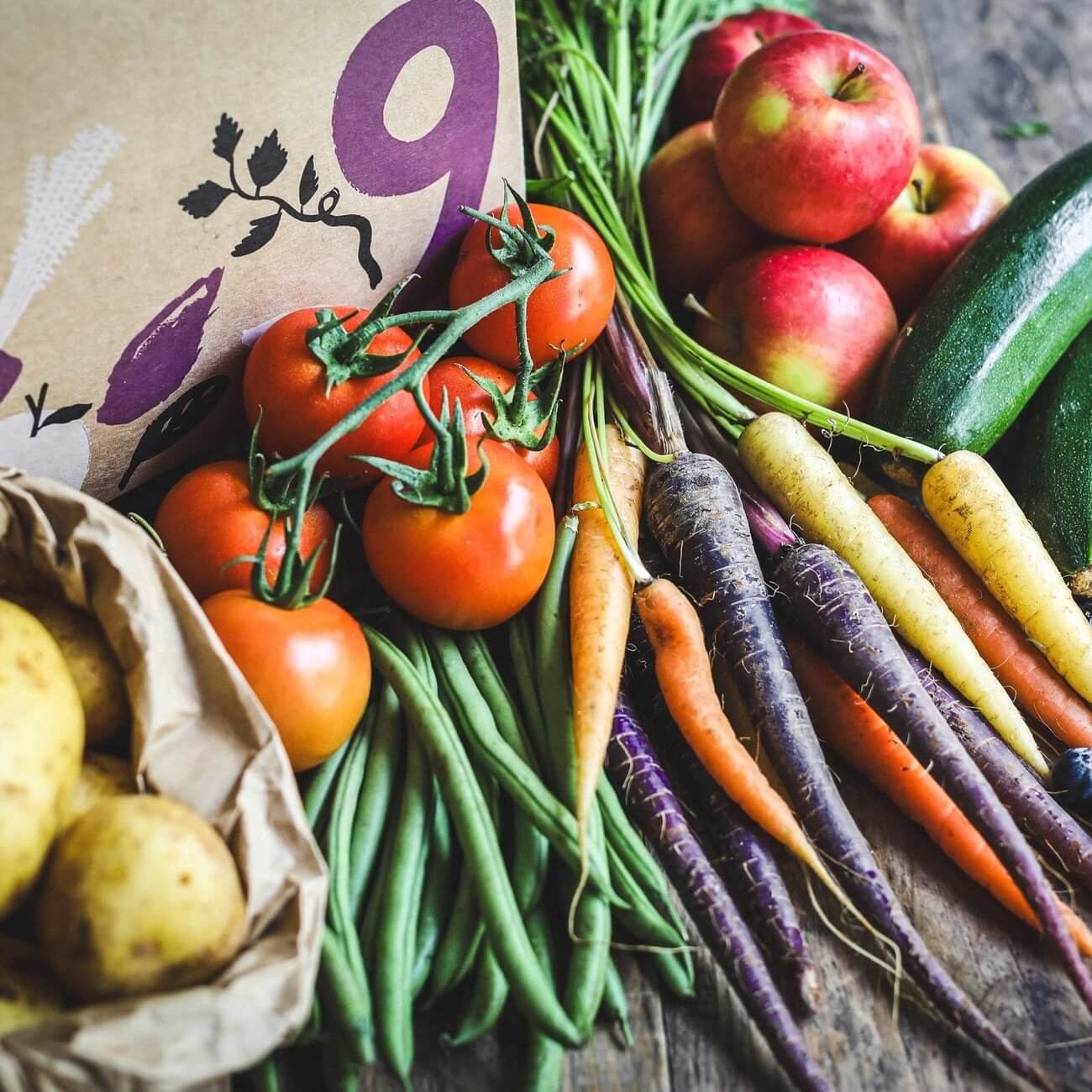 Organic Seasonal organic fruit & veg box - small / Riverford