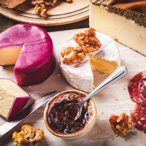 Organic British cheese box / Riverford