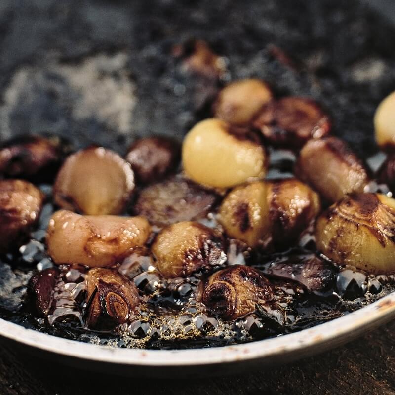 Caramelised shallots recipe / Riverford