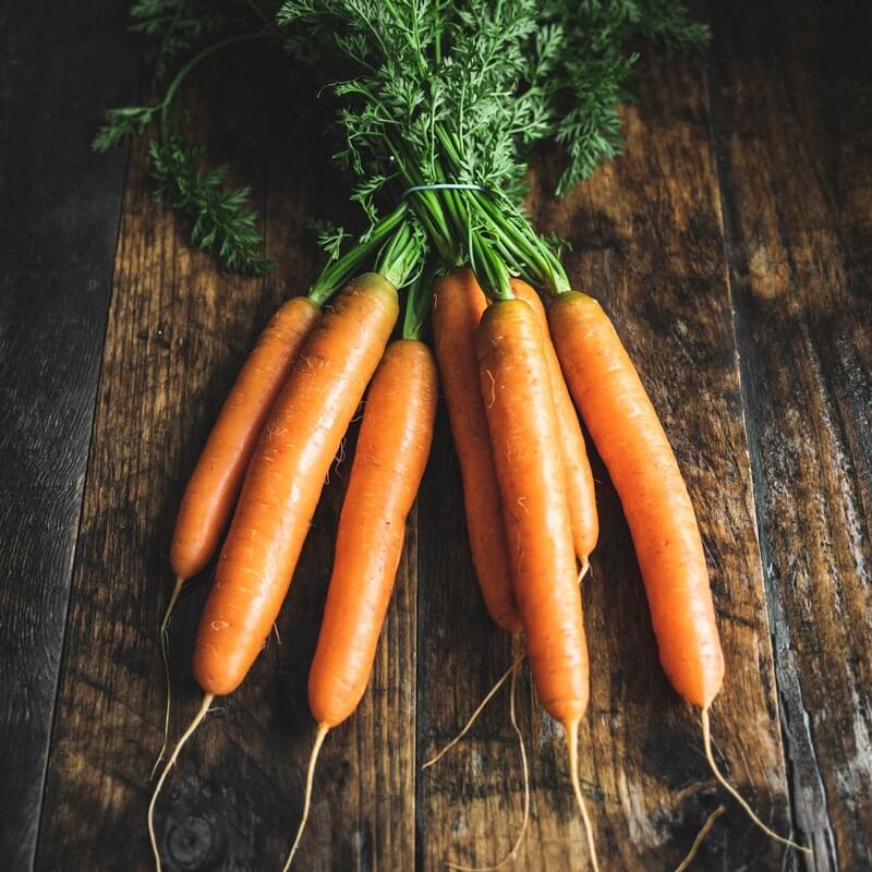 Bunched carrots 500g / Riverford