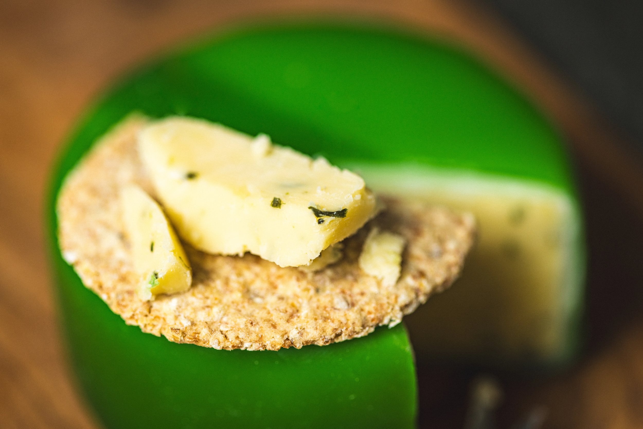 Organic Caws Cenarth cheddar with leeks 200g / Riverford