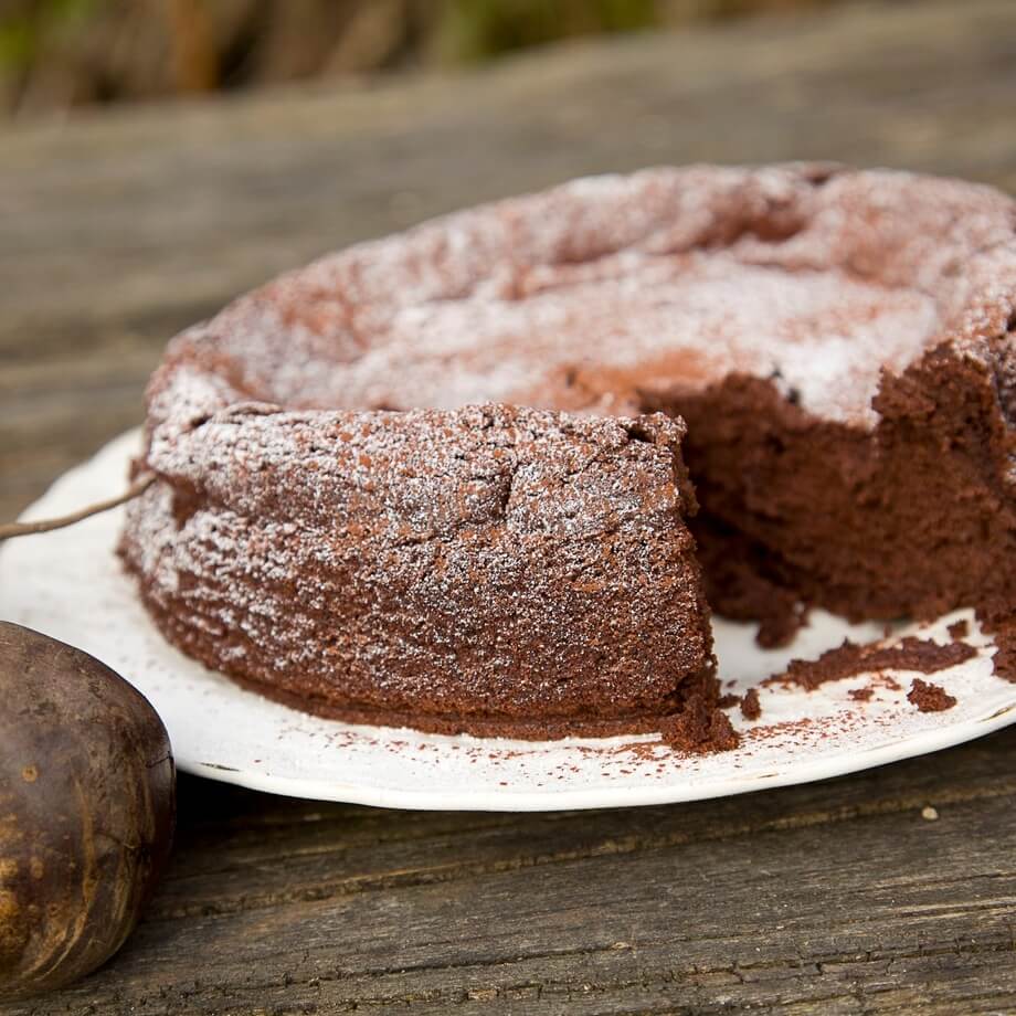 Beetroot cake recipe / Riverford