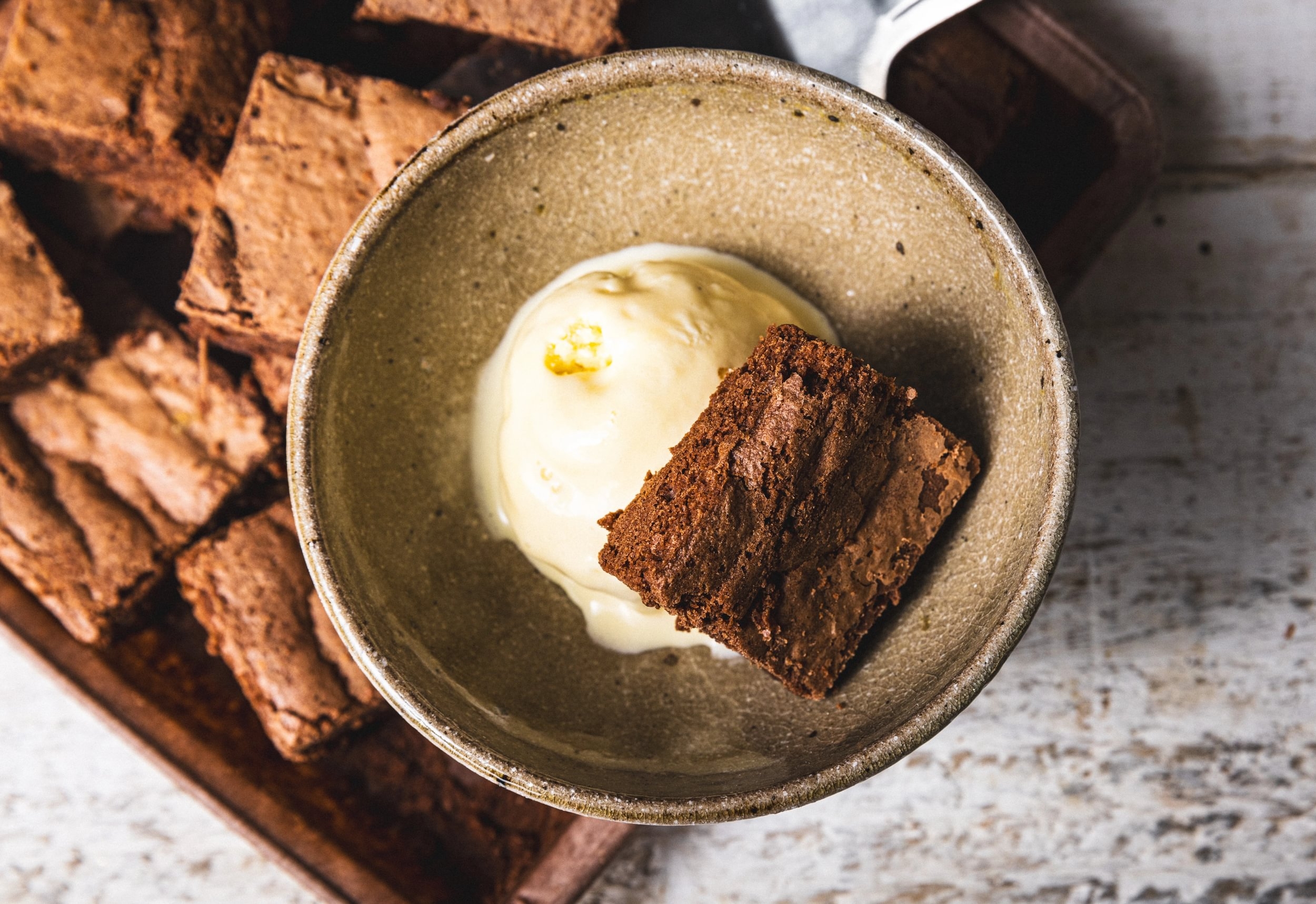 Organic Chocolate brownie traybake 380g / Riverford