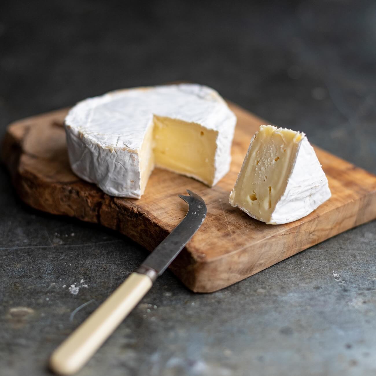 Organic Cotswold brie 240g / Riverford