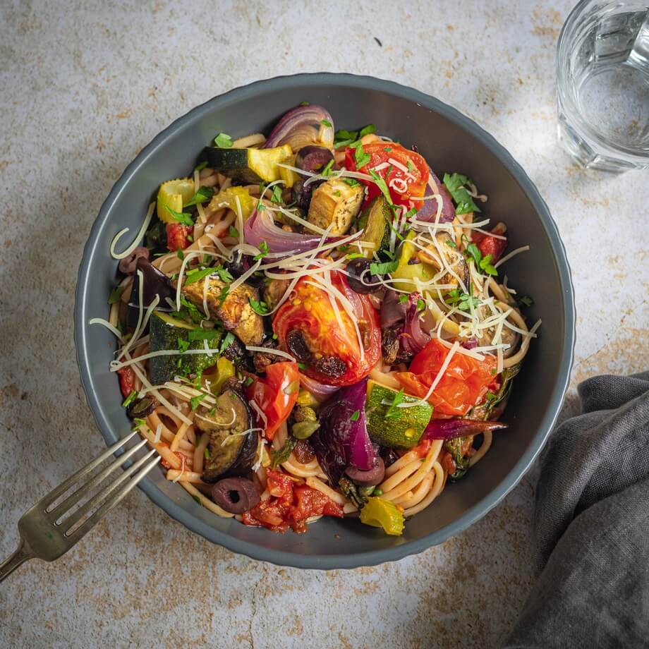 Organic Family vegetarian recipe box / Riverford