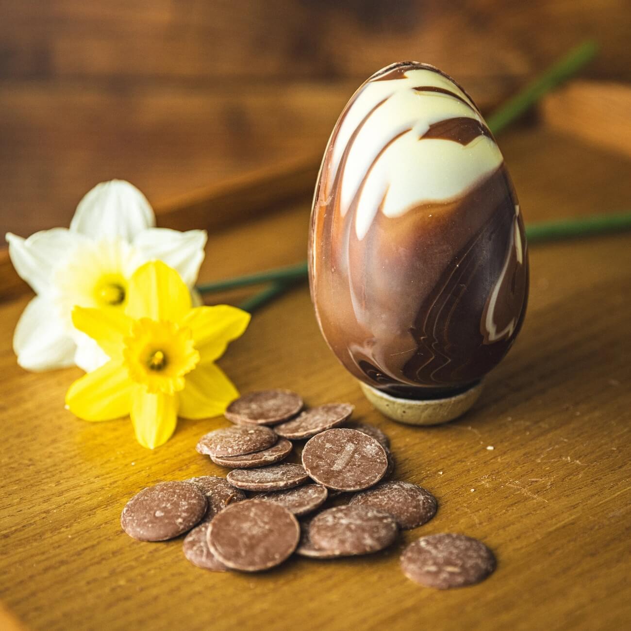 Organic Marbled Chocolate Egg 225g / Riverford
