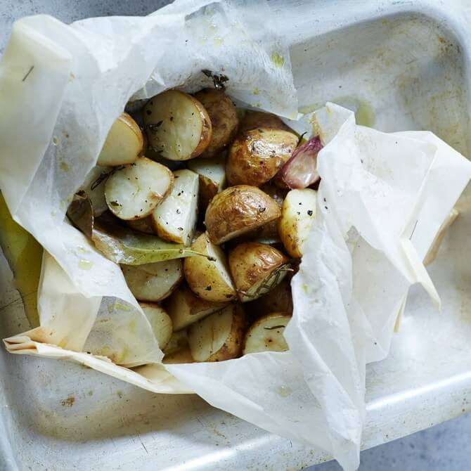 New potatoes baked in a bag (Potatoes en Papillote) / Riverford