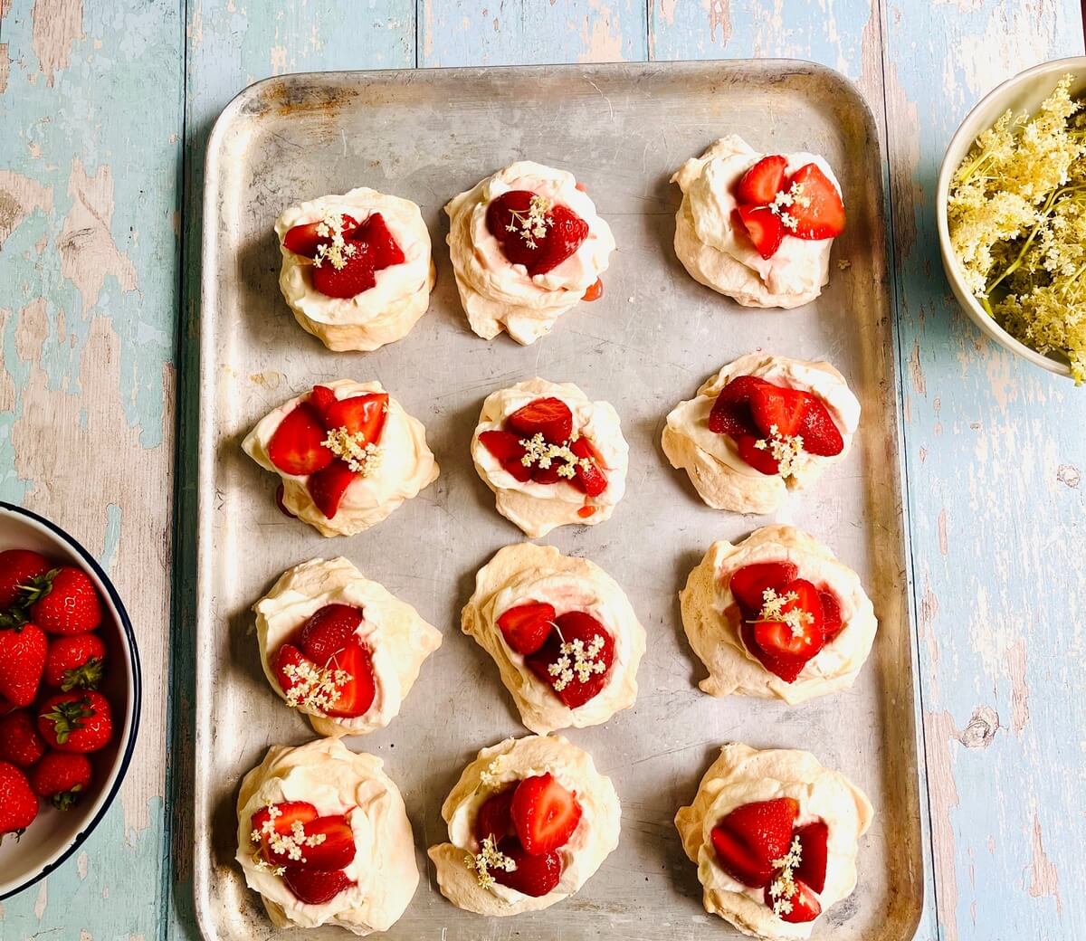 Strawberry & elderflower mini meringues recipe / Riverford
