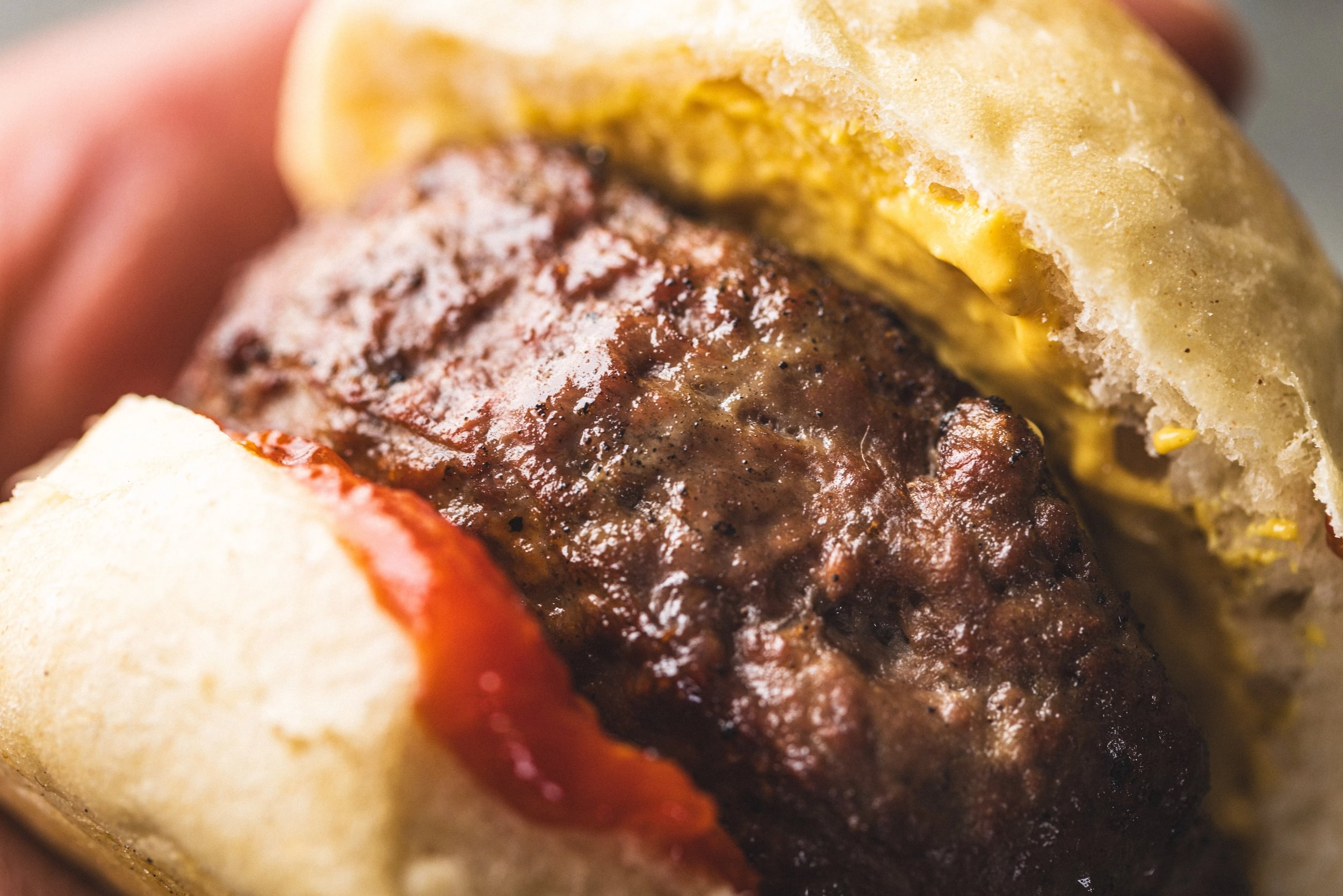 Organic Large beef burgers x2, 260g / Riverford