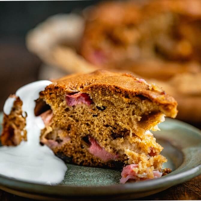 Rhubarb and ginger cake recipe / Riverford