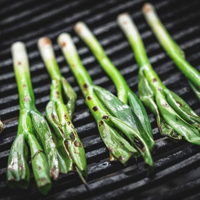 BBQ grilled spring onions recipe / Riverford