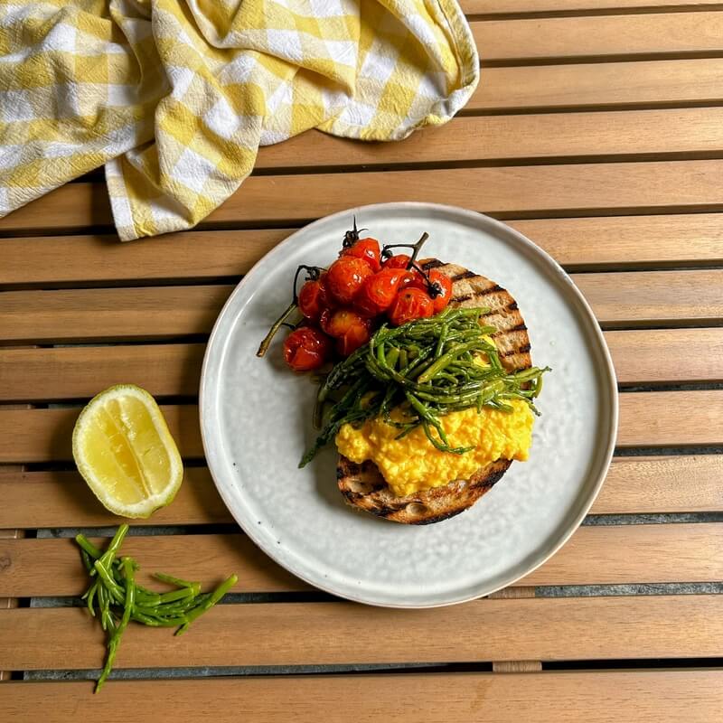 Samphire & scrambled eggs recipe / Riverford