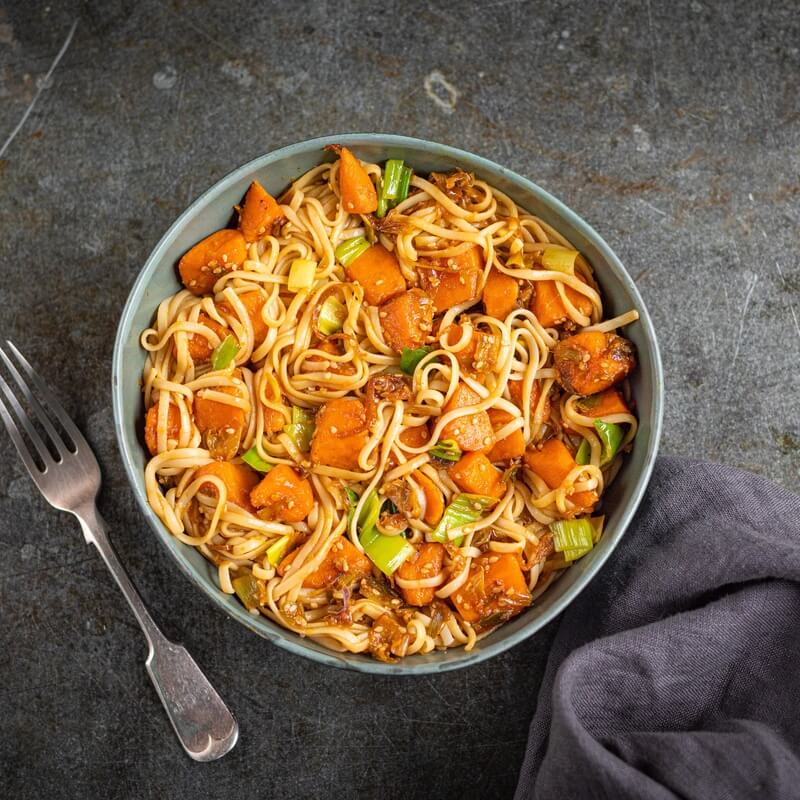 Leek, sweet potato and sesame maple noodles recipe / Riverford