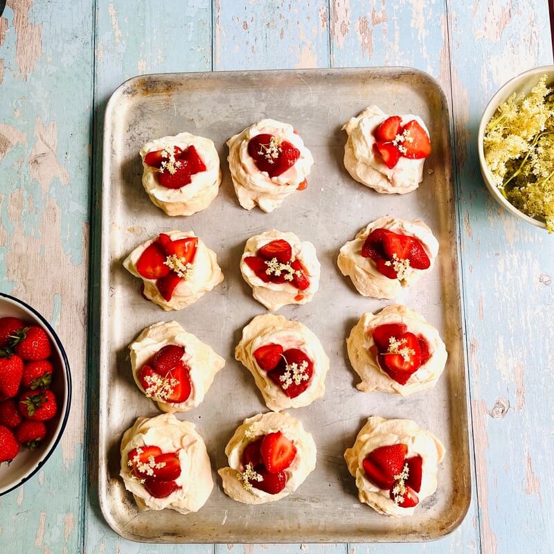 Strawberry & elderflower mini meringues recipe / Riverford