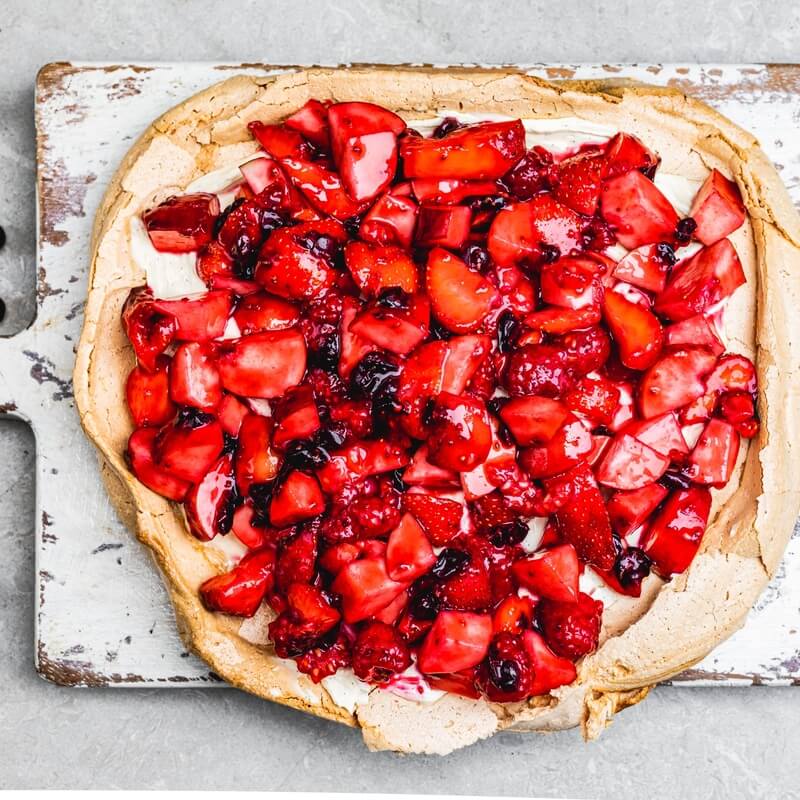Summer pavlova recipe / Riverford