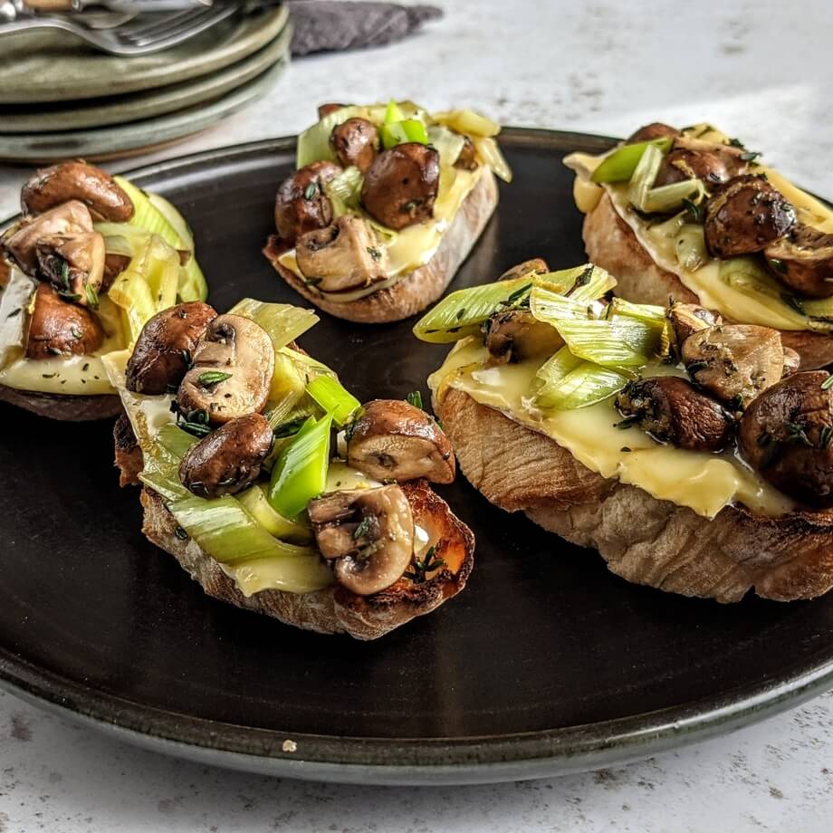 Parsnip & white bean hummus pincho with pickled carrot / Riverford