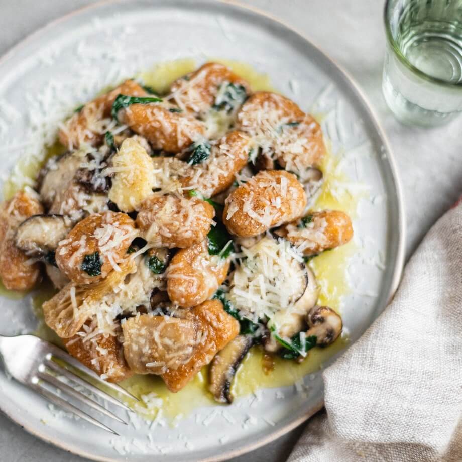 Potato & mushroom persillade with poached eggs recipe / Riverford