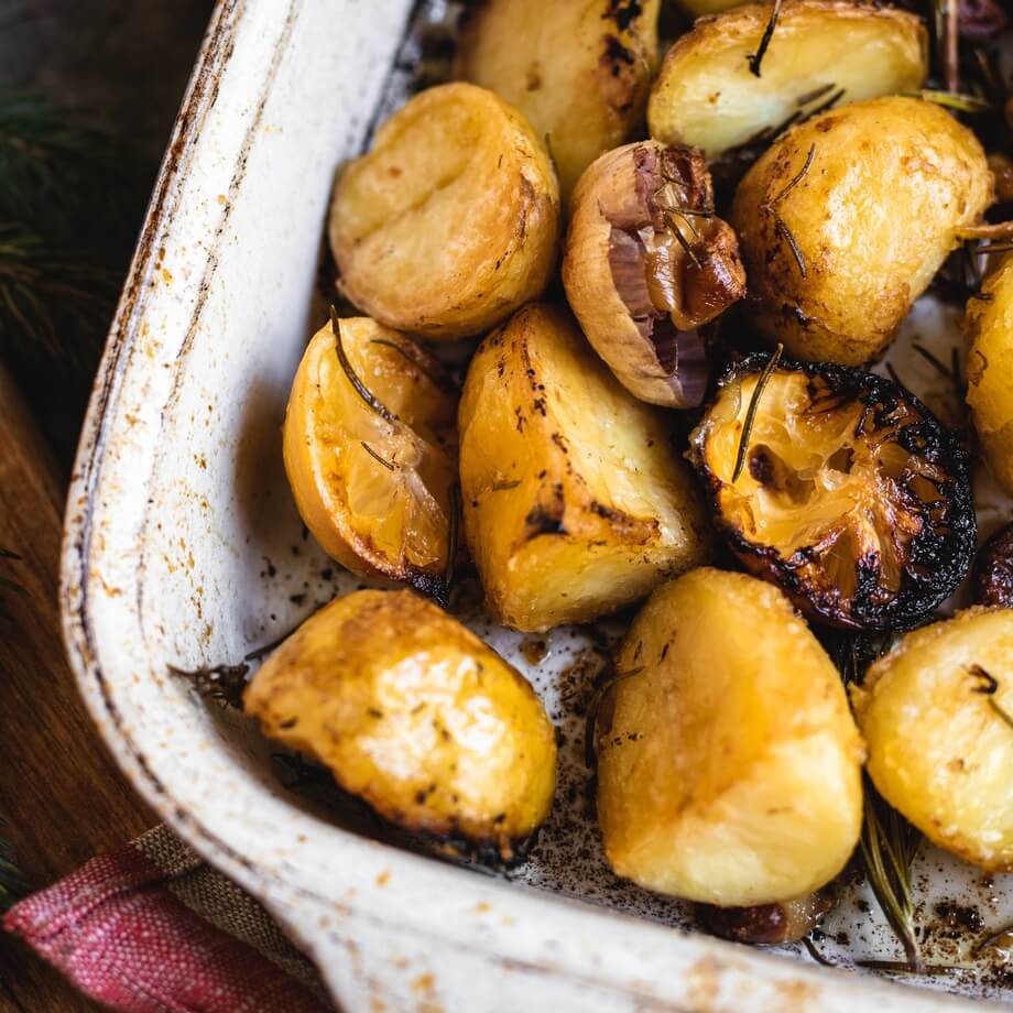 Roasted venison haunch with red wine and rosemary gravy / Riverford