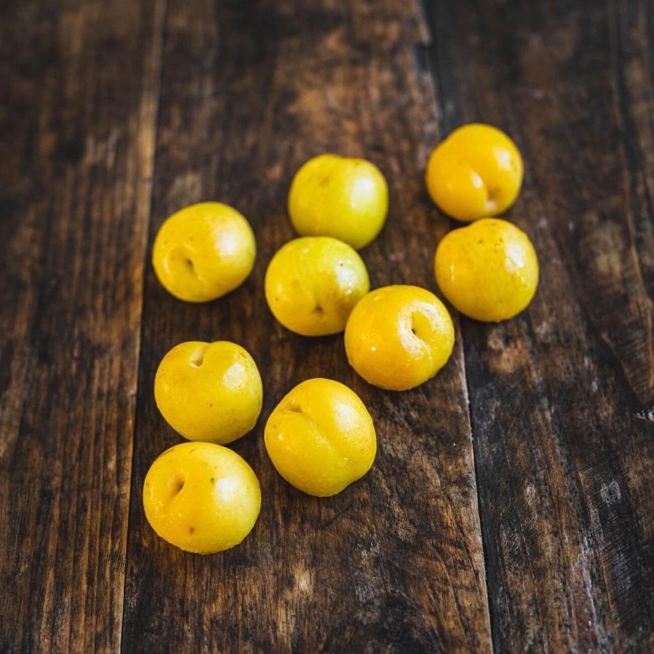 Organic Yellow plums 400g / Riverford