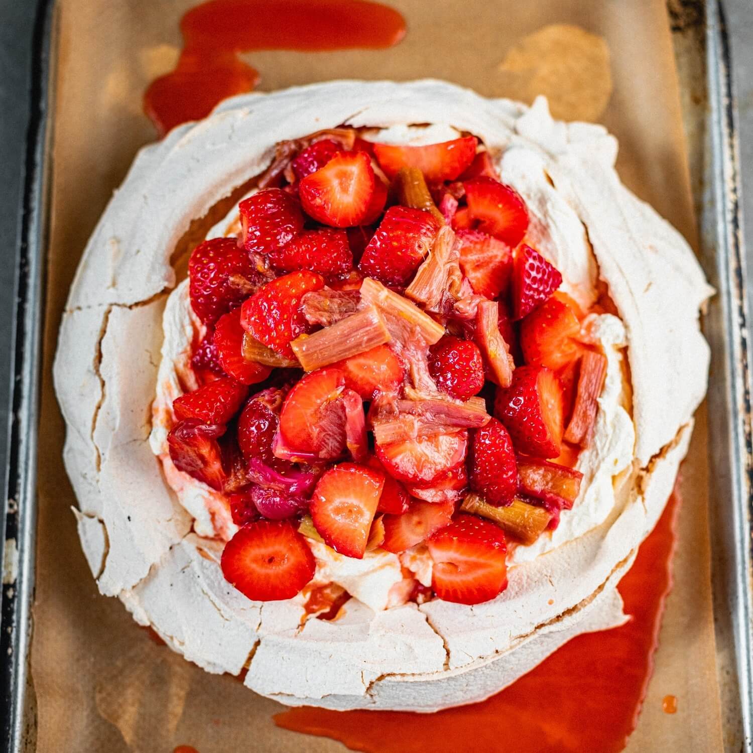 Rhubarb & strawberry pavlova kit / Riverford