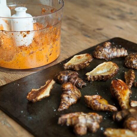 Roasted venison haunch with red wine and rosemary gravy / Riverford