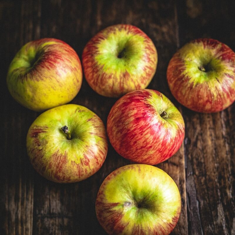 Organic Topaz apples 750g / Riverford