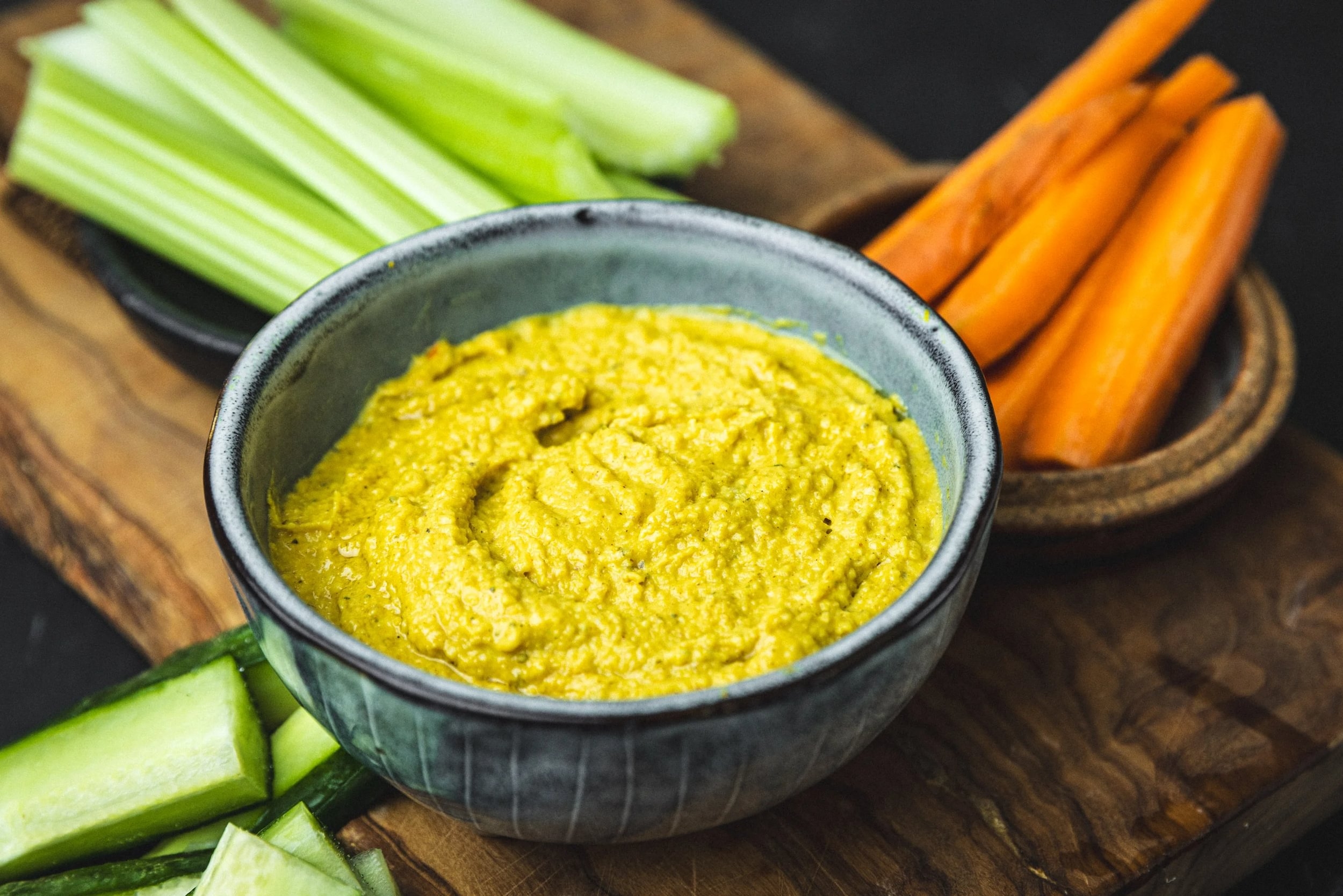 Organic Turmeric hummus 180g / Riverford