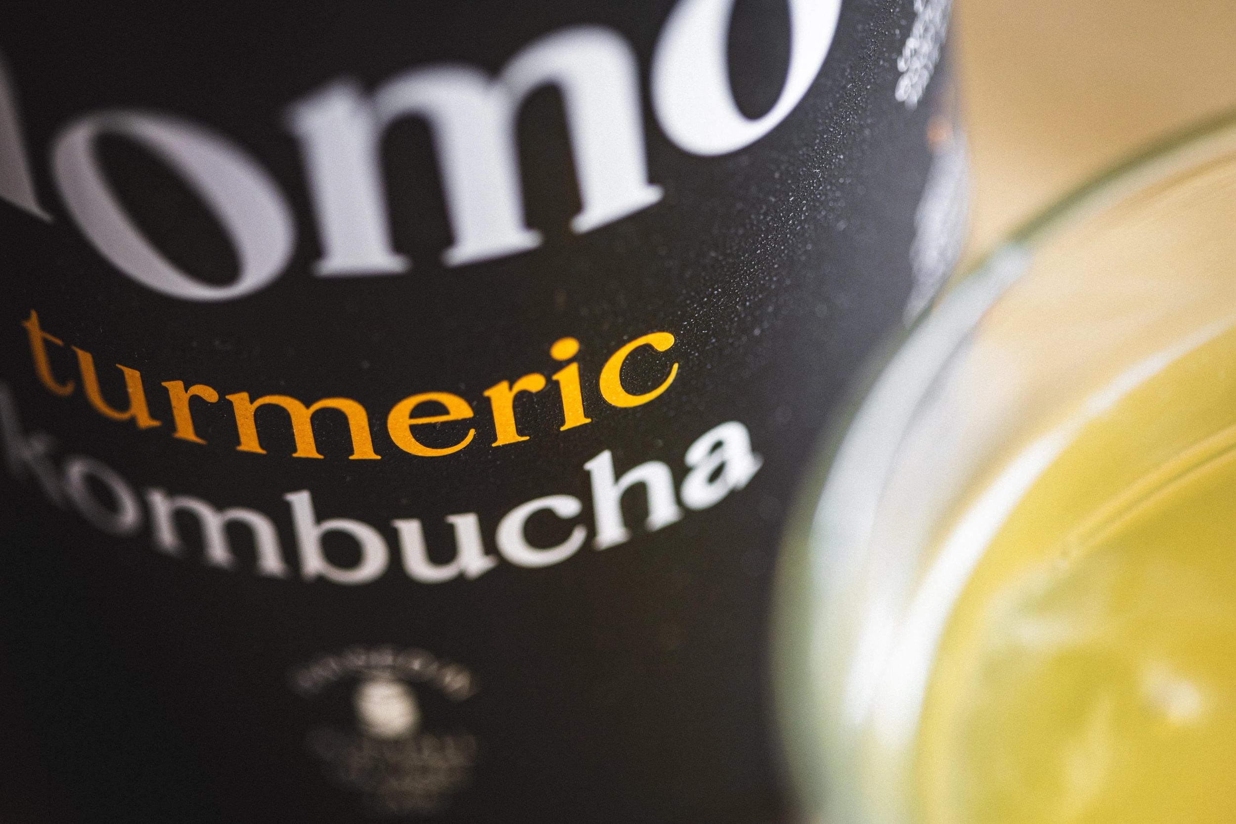 Organic Momo turmeric kombucha 330ml / Riverford