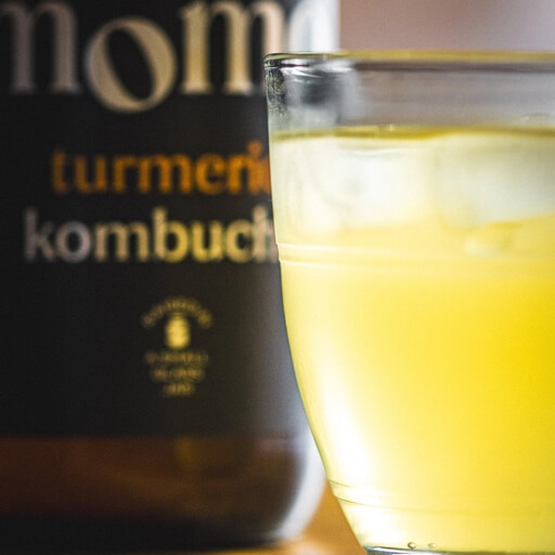Organic Momo turmeric kombucha 330ml / Riverford